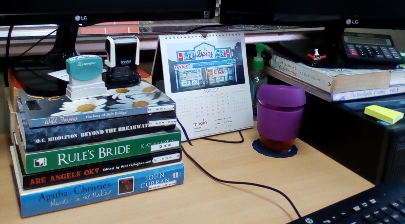 New Desk Arrangement – Helen Strachan Creates